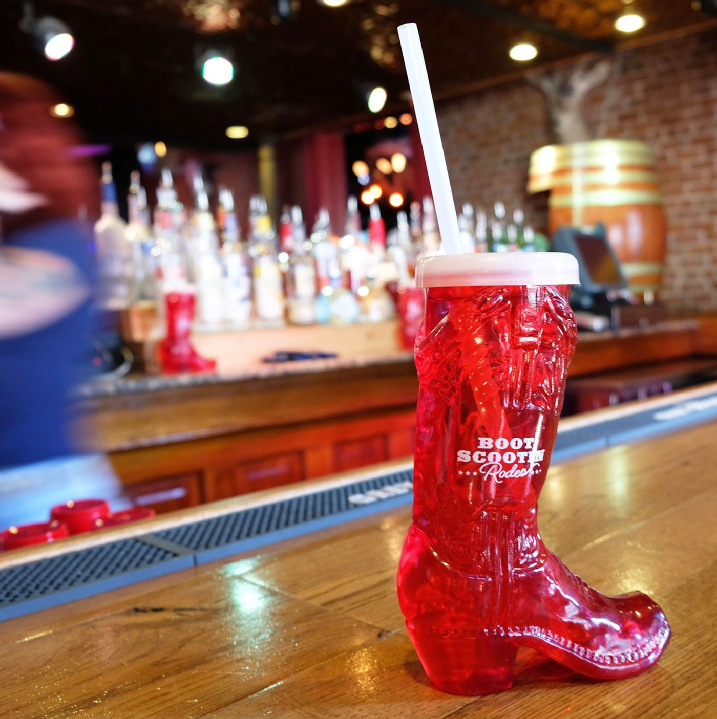 Why Should Your Restaurant or Bar Have Custom Drinkware?
